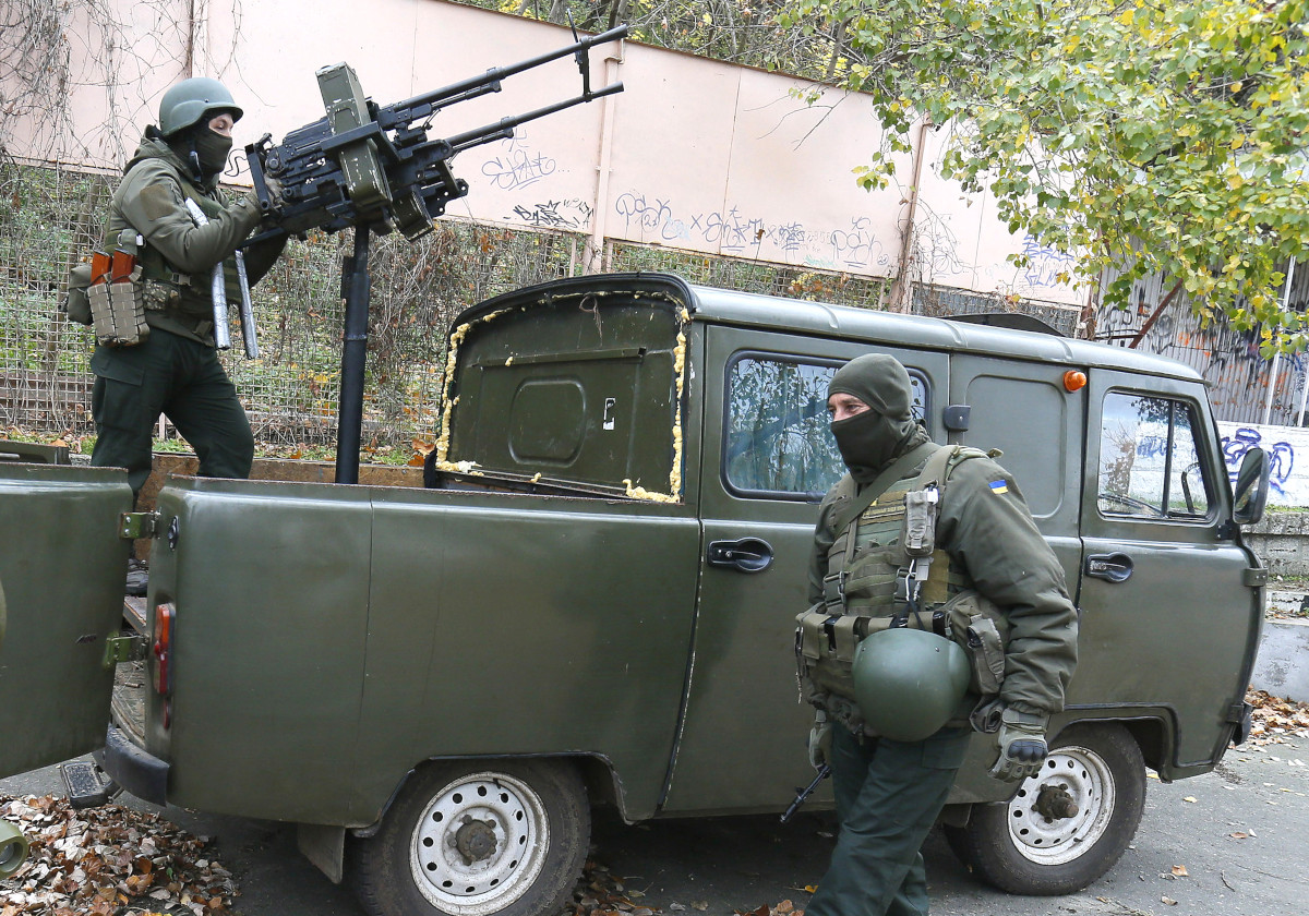 Ukrainian Teams Hunt Russian Drones With Laser Rifles, Gun Trucks, Apps