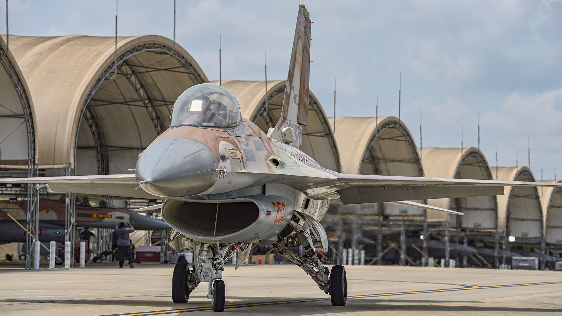 Top Aces' Viper The "Most Maneuverable F-16 I Have Ever Flown"