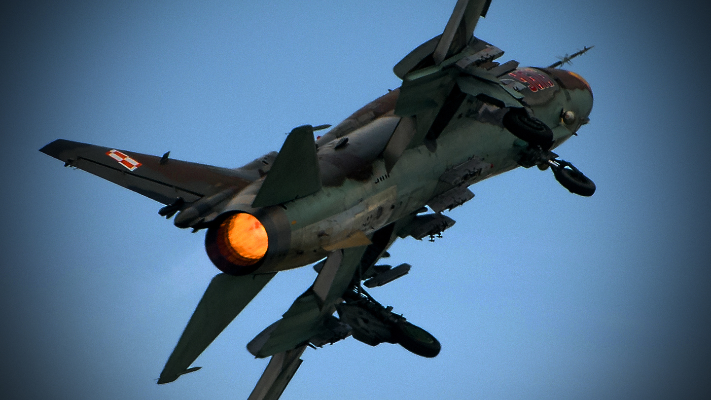 Polish Su-22 Drops Photo Flash Flares In Rare Nighttime Display