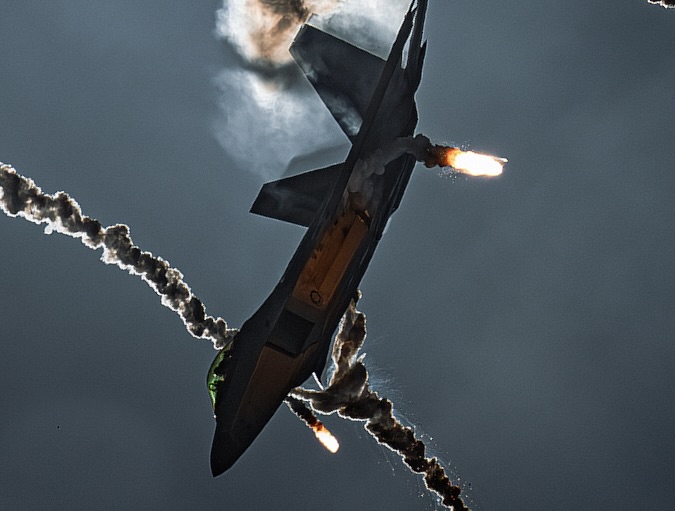 This May Be The Best F-22 Raptor Demo Shot Ever | The War Zone