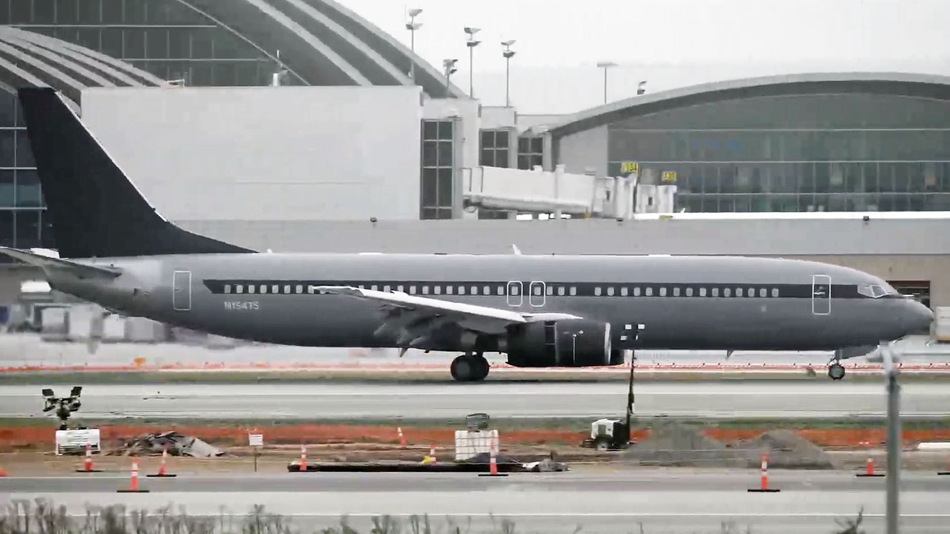 SpaceX Appears To Be Flying This Slick Looking 737 | The War Zone