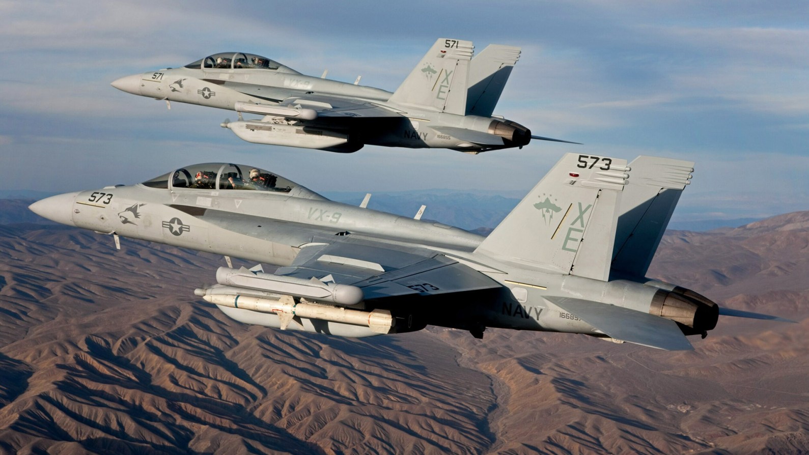 The Navy's New Jammers For Its EA-18G Growlers Cut Back Their Range ...