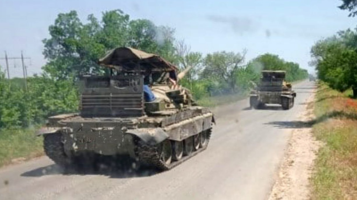 Ancient Russian T-62 Tanks Spotted Wearing Cage Armor In Ukraine