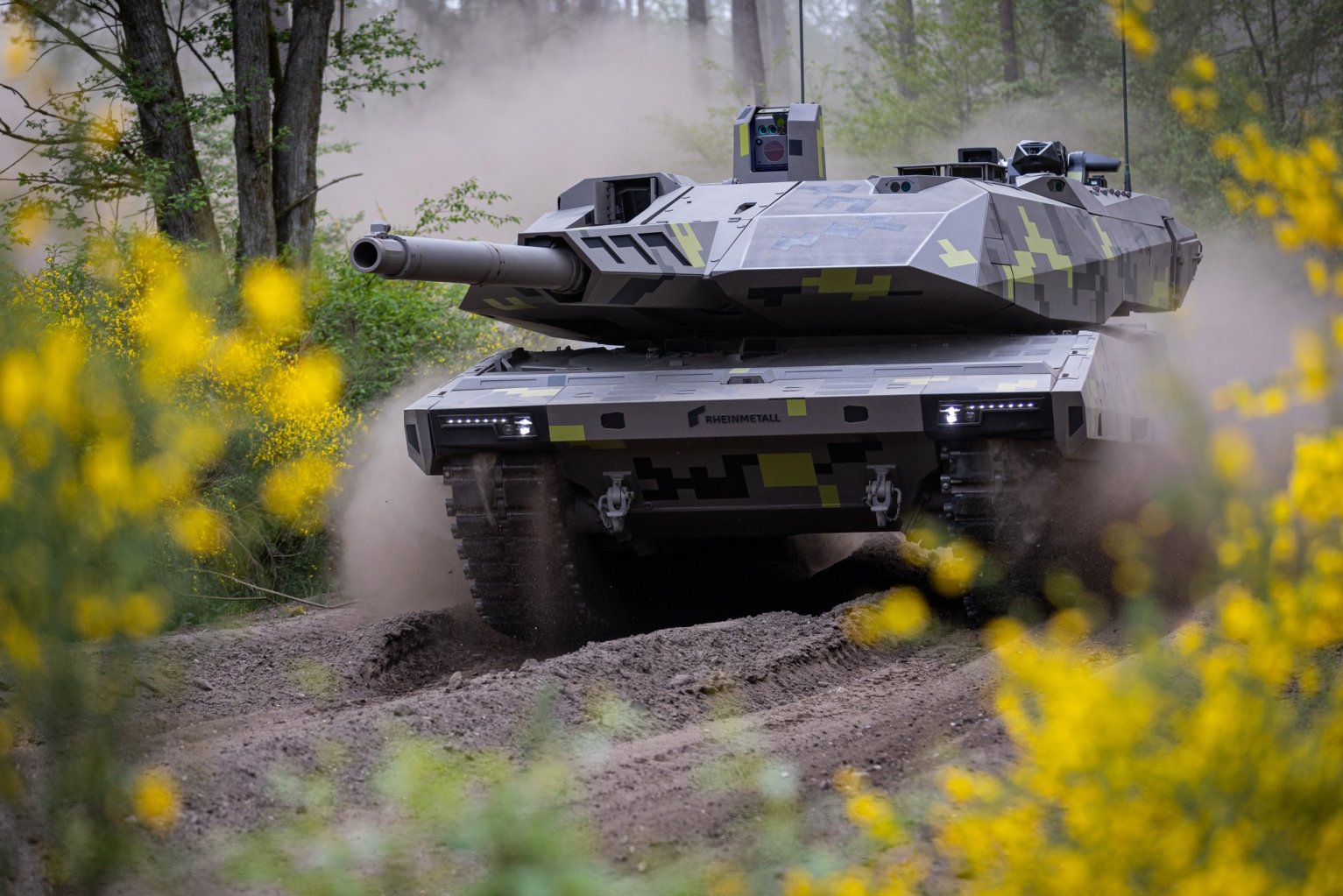New KF51 Panther Tank Packs Big 130mm Gun Aimed At Aging Leopard 2
