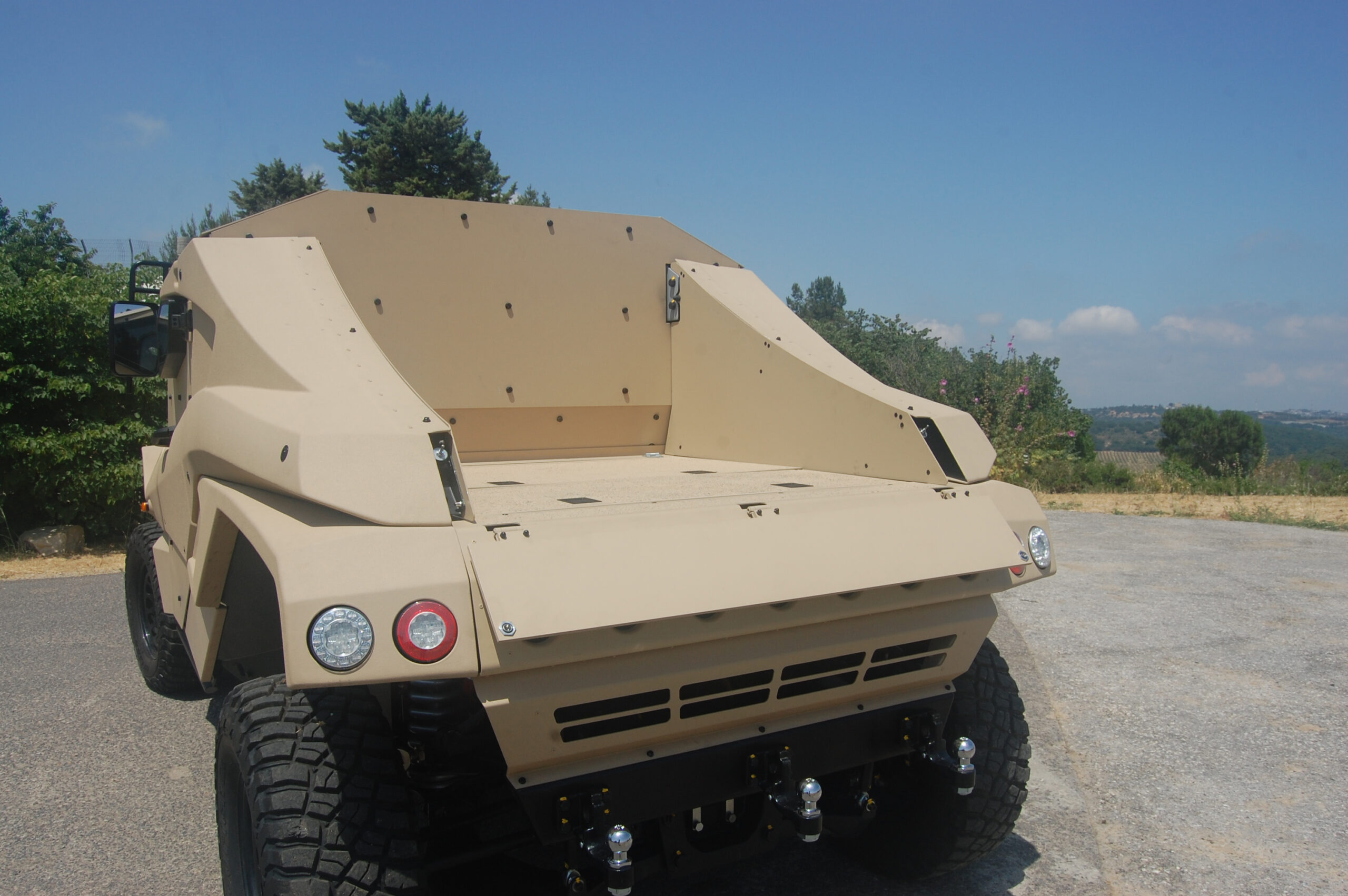 New Israeli Combat Vehicle Is Part Dakar Buggy, Part McLaren F1