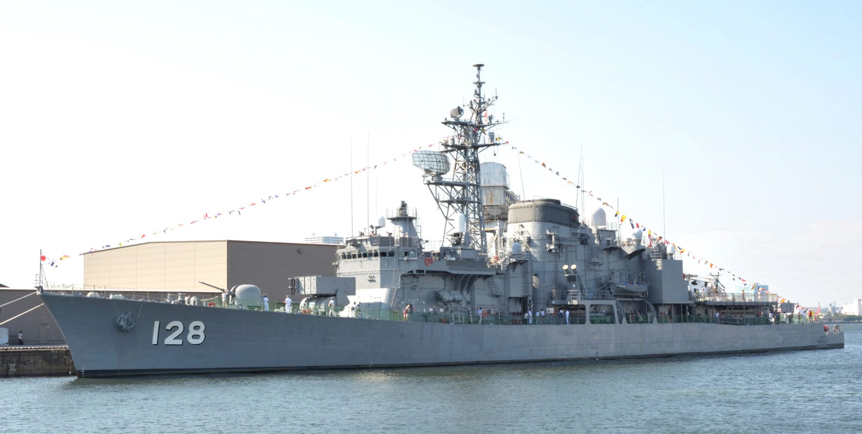 This Shot Of 11 Japanese Hatsuyuki-Class Destroyers Is Damn Impressive