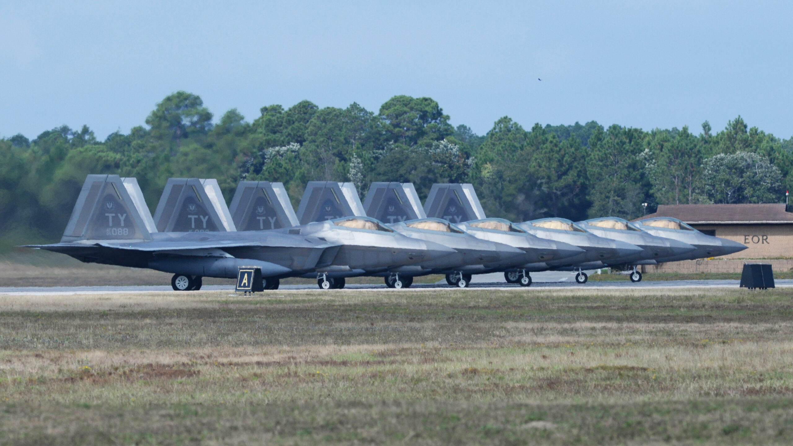 Don't Retire Oldest F-22 Raptors, Upgrade Them, Demands Congress