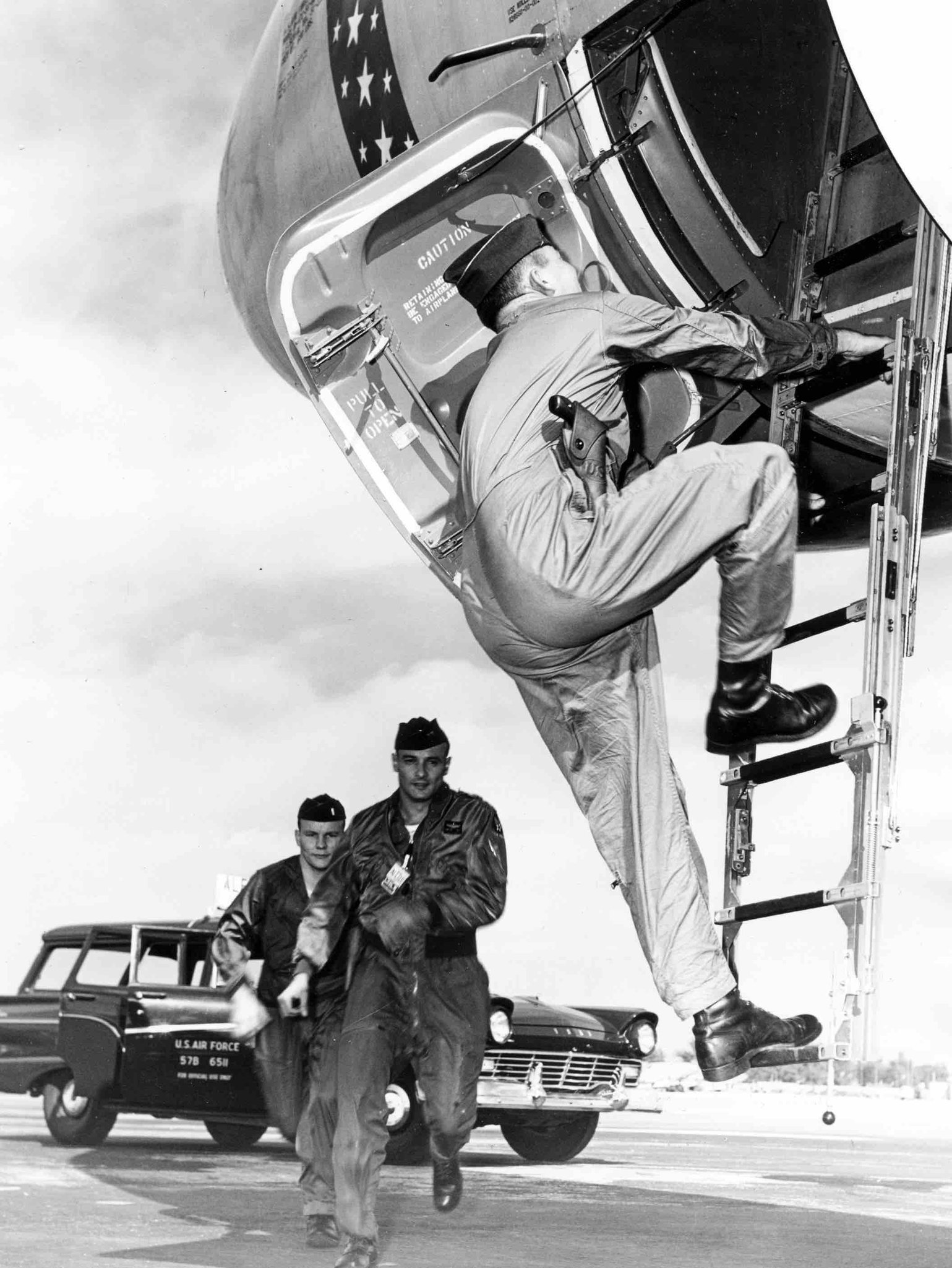 Why An Officer On EC-135C Doomsday Planes Packed A Revolver