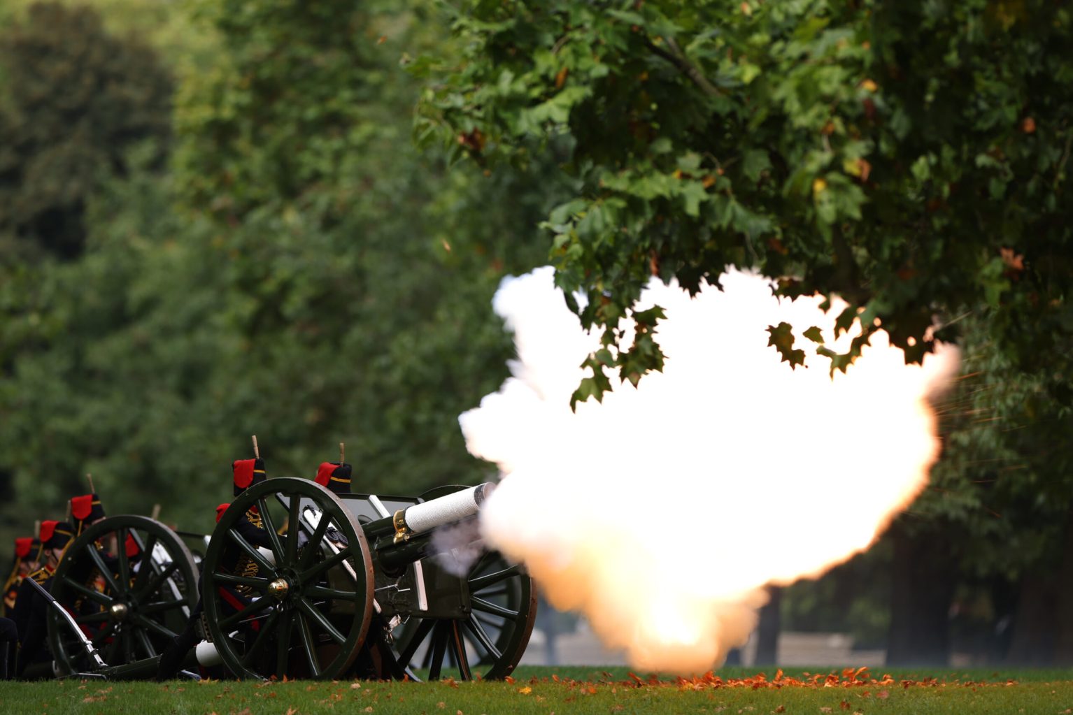 'Death Gun Salutes' Honoring Queen Elizabeth II Thunder Around Globe