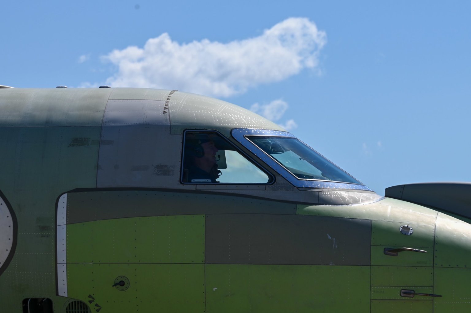 Officer Explains What New EC-37 Electronic Warfare Jets Can Do, Warns ...