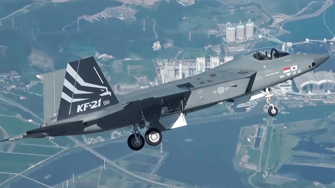Land-Based Variant Of China’s J-35 Naval Stealth Fighter Makes Sense