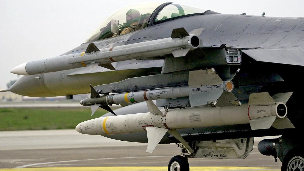 First AIM-120 AMRAAM And U.S. F-16 Kill Happened 30 Years Ago