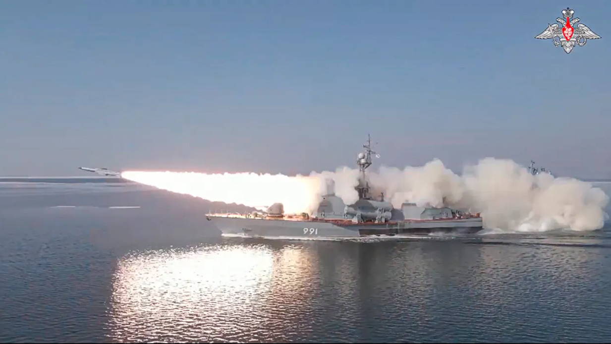 Navy Blasts Supersonic Sea-Skimming Target With SM-2 Missiles In ...