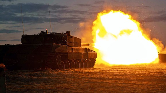 Guy Built This Fully-Crewed Tank Simulator That Uses Empty Soda Bottles ...