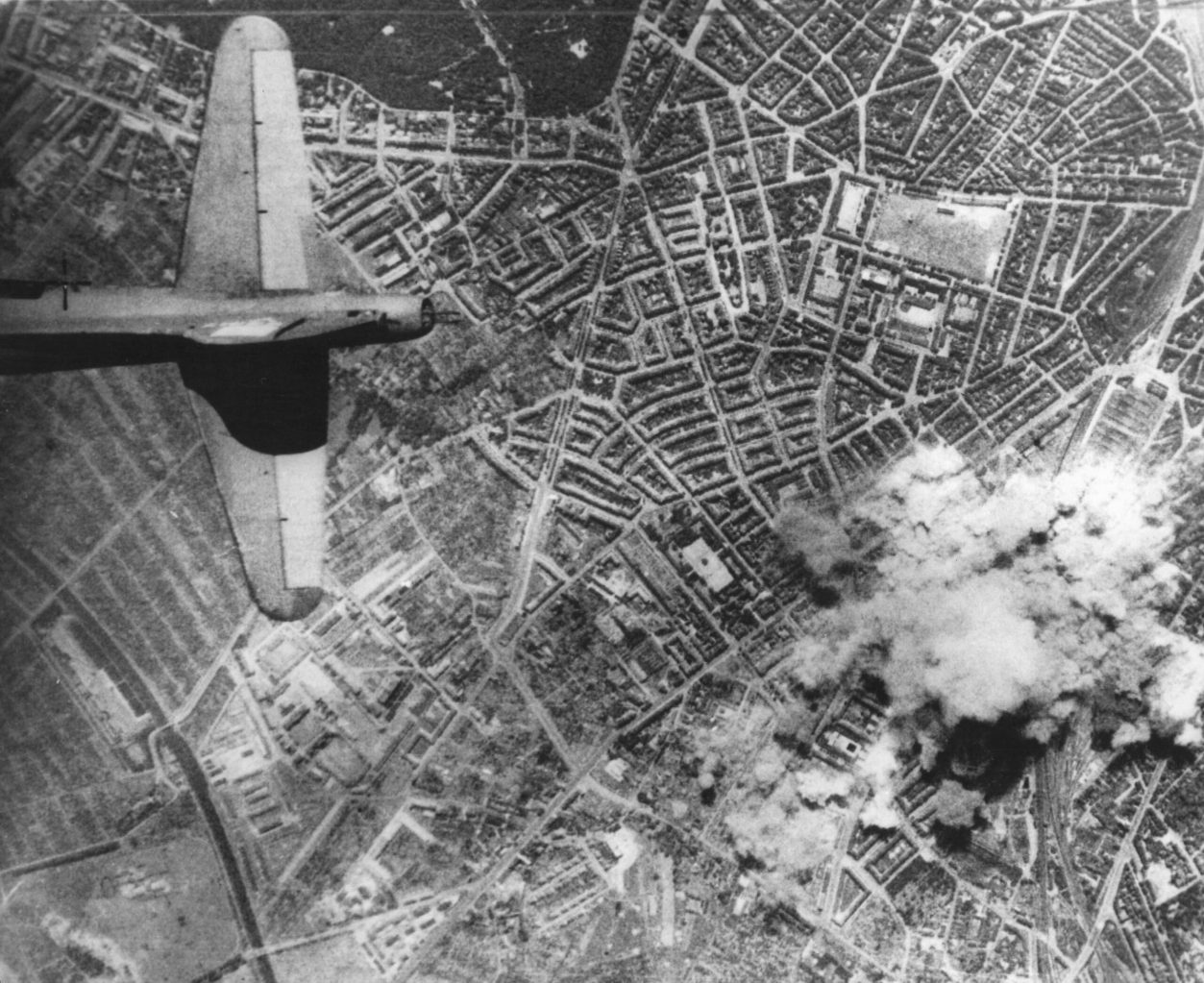 Horror Of 'Firestorm' Introduced By Europe’s Deadliest Bombing Raid 80 ...