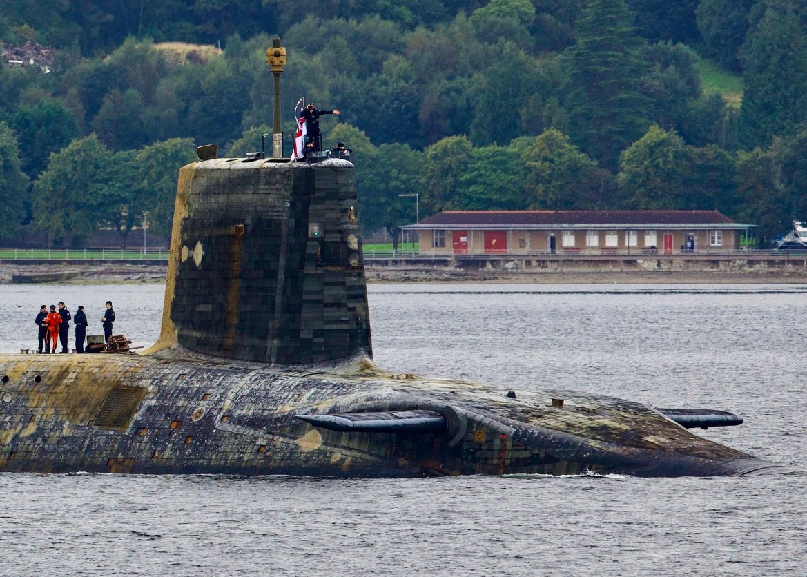 Vanguard Submarine Arrives Home Absolutely Caked In Algae