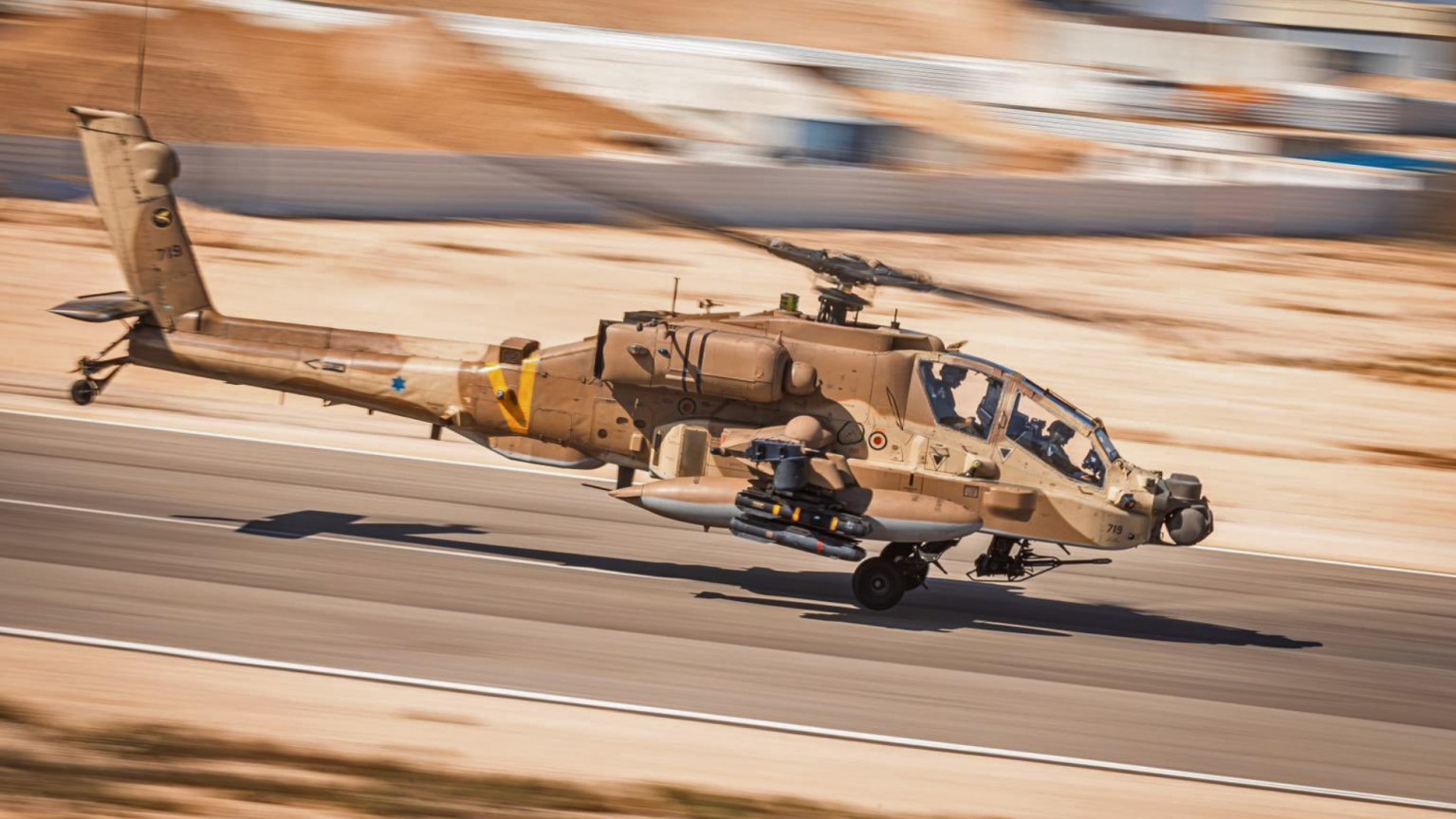 Israeli AH-64 Apache Appears With Mysterious Hellfire Missile