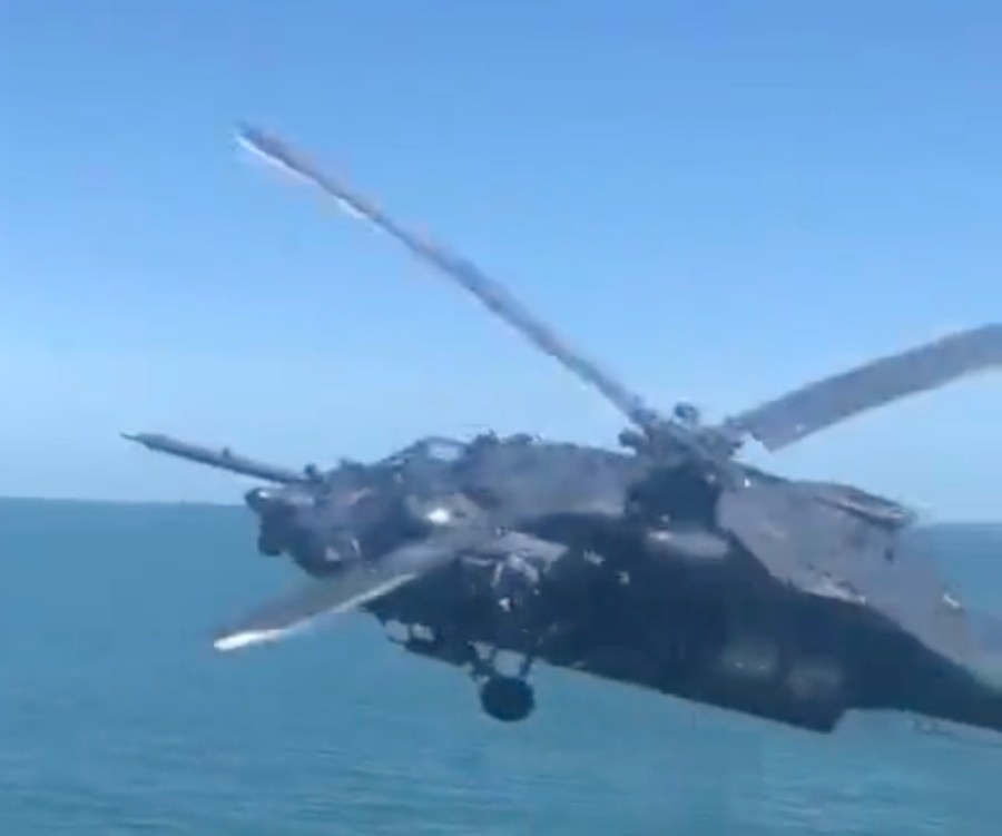 Night Stalker MH-60 Executes Sneak Mock Assault On Navy Ship In Awesome ...