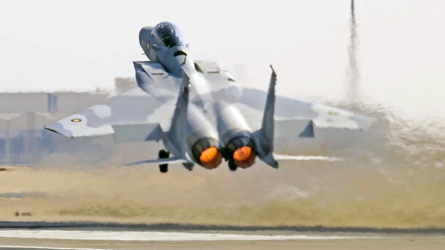 F-15QA Flies Demo Unlike Any We've Seen From An Eagle Before