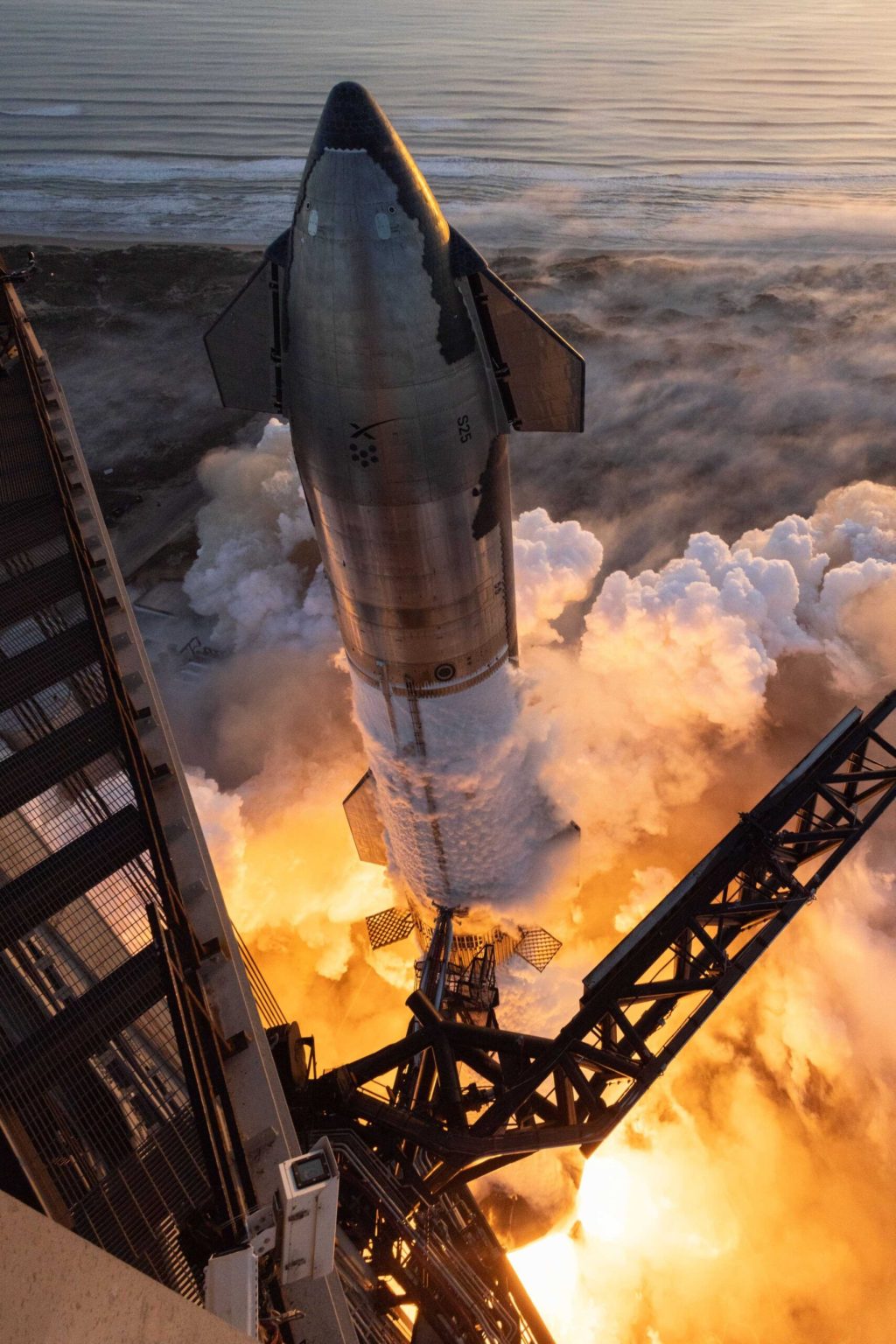 Starship's 33 Engines Created The Mother Of All 'Shock Diamonds'