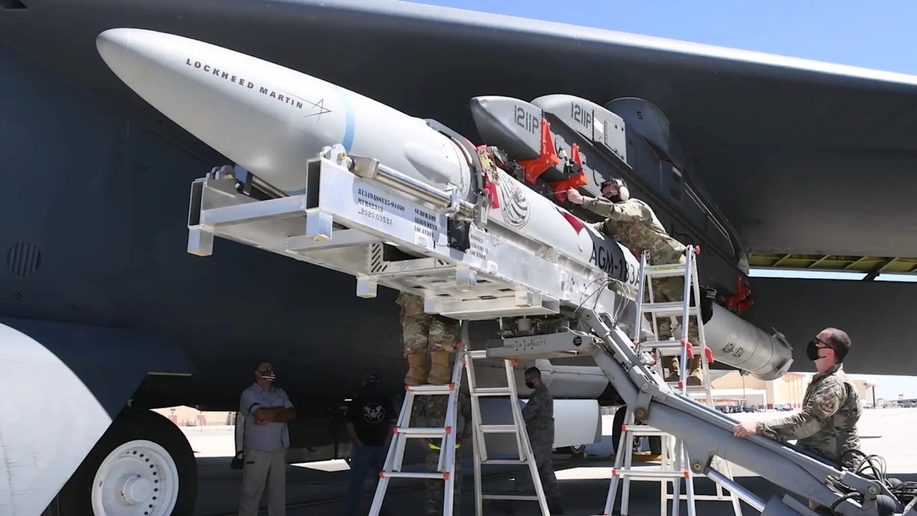 B-52 Needs New Pylons To Carry Max Load Of Hypersonic Missiles