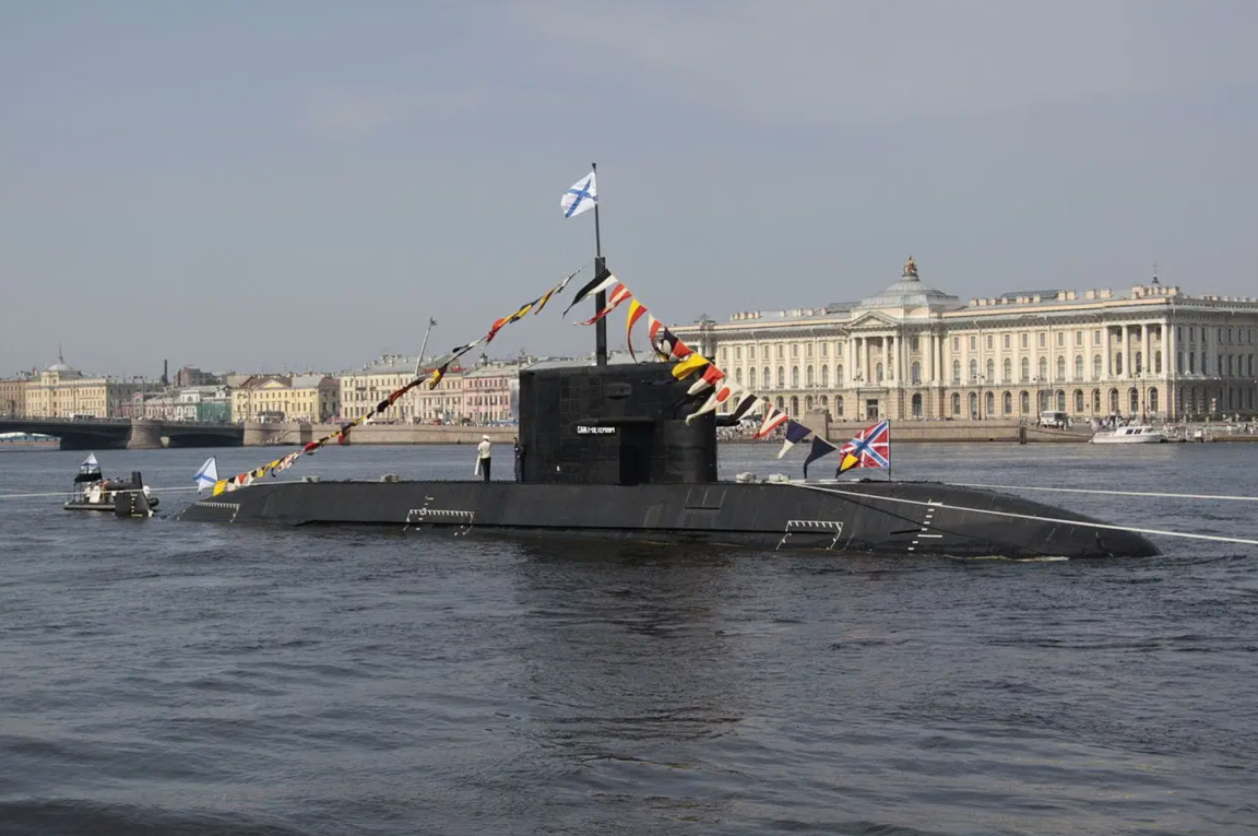 First Of Russia’s New Diesel-Electric Submarines Enters Service