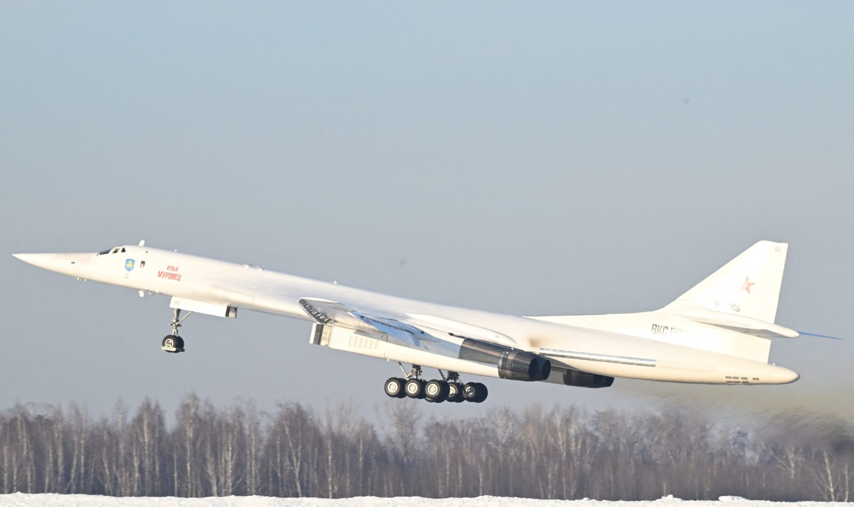 Putin Flies Aboard Tu-160M Blackjack Strategic Bomber