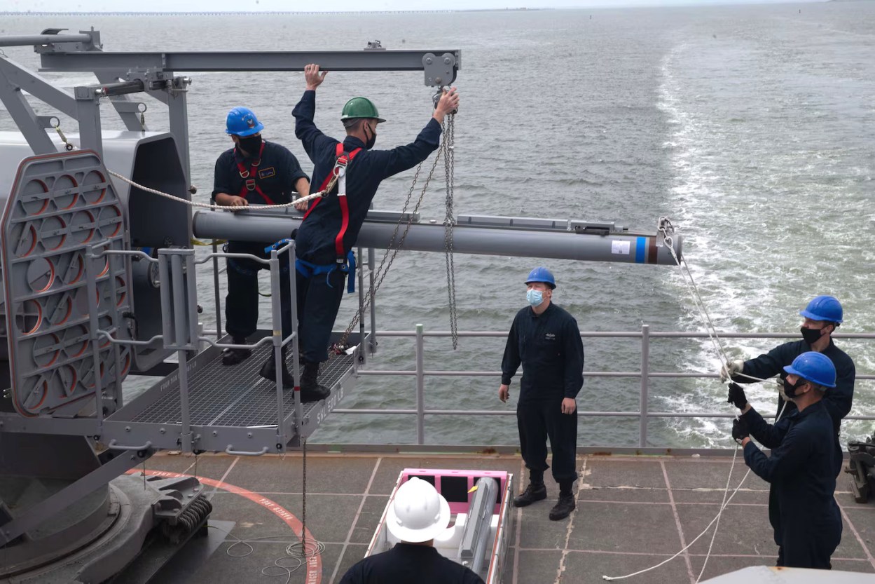 Rolling Airframe Missiles To Arm Arleigh Burke Destroyer Fleet