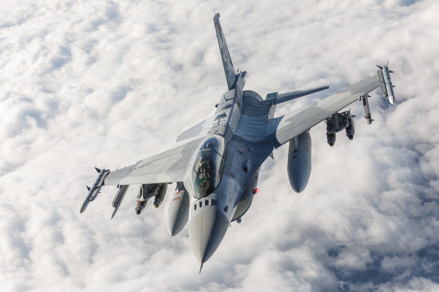 Our First Look At An Armed-Up Block 70 F-16 Viper