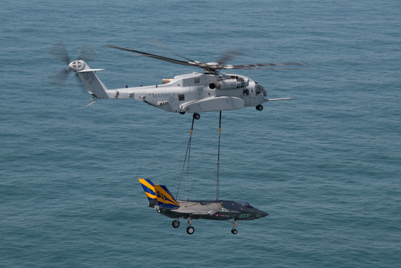 Check Out This Marine CH-53K Carrying An F-35C While Refueling From A ...