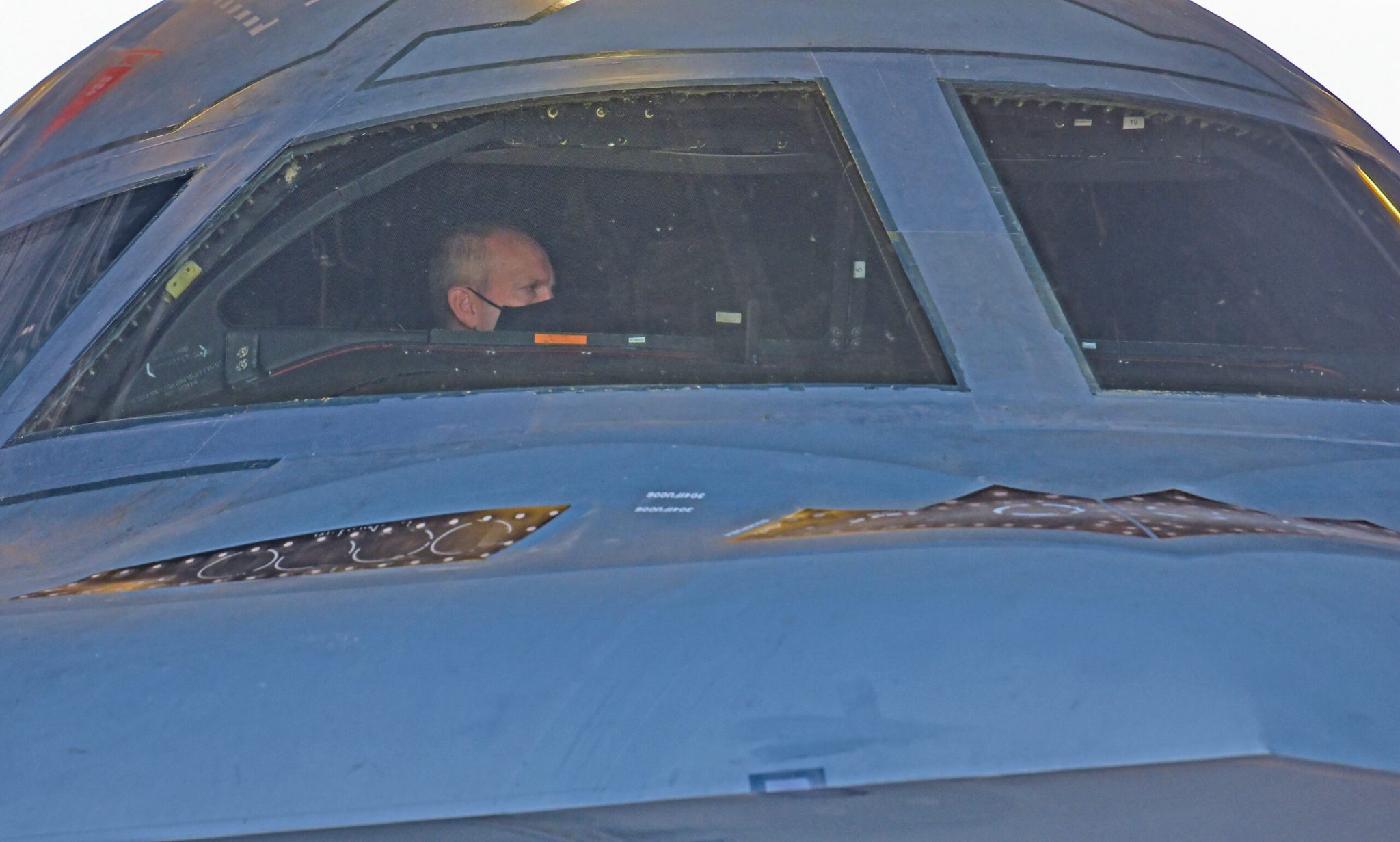 B-21, B-2 Comparison Image Shows Just How Weird The Raider's Windows ...