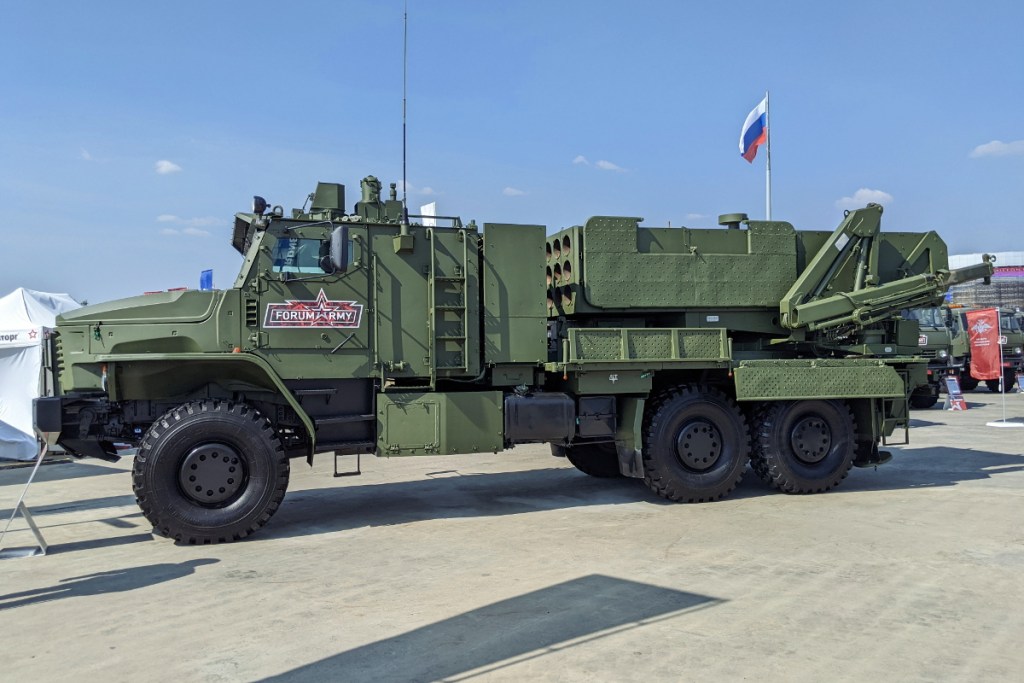 Russia’s New TOS-3 ‘Dragon’ Thermobaric Rocket Launcher Breaks Cover