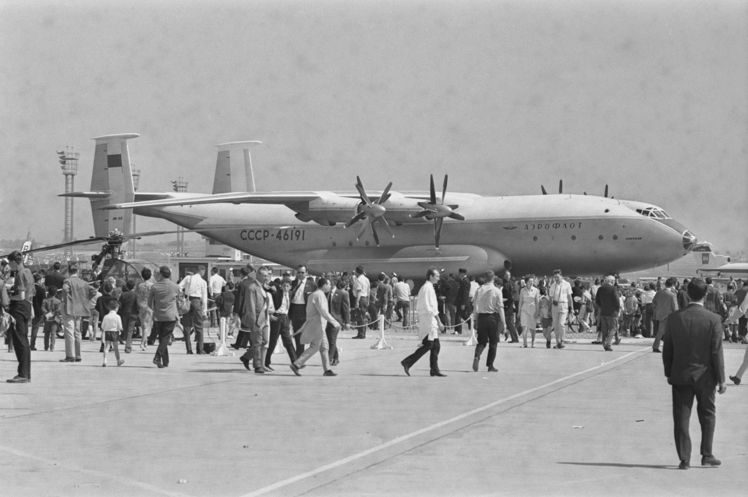 Russia’s An-22, The Biggest Turboprop Plane Ever Flown, Heads For ...