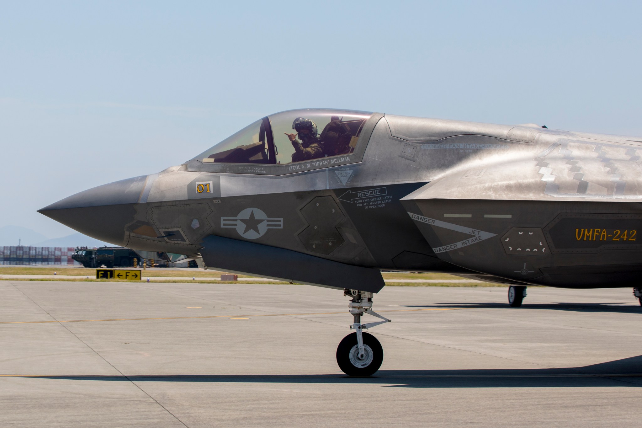F-35B Dons Huge Bat Insignia On Its Back