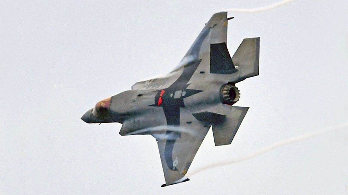 F-35B Dons Huge Bat Insignia On Its Back