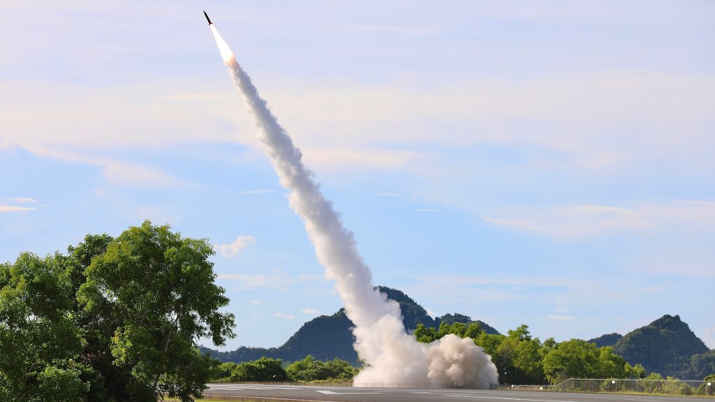 Army’s New PRsM Ballistic Missile Hits Moving Ship For The First Time ...