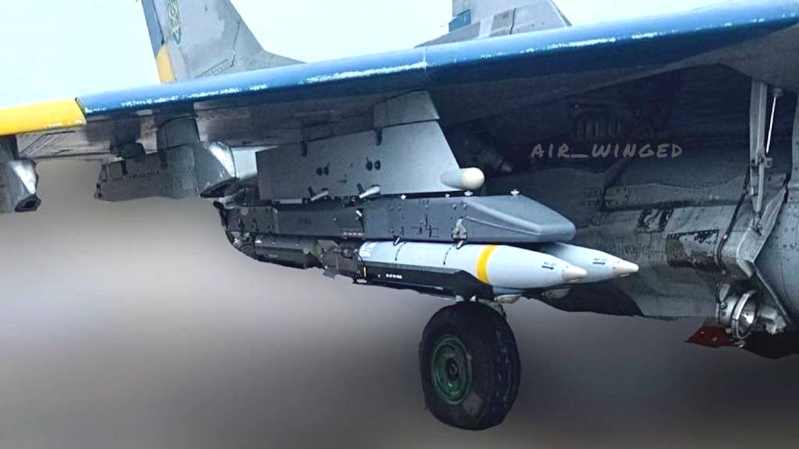 First Look At Mystery Weapon Pylon Ukrainian MiG-29s Use To Carry Small ...