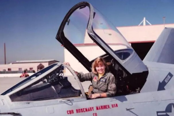 F/A-18F Super Hornet Pilot Is First U.S. Female Aviator To Shoot Down ...