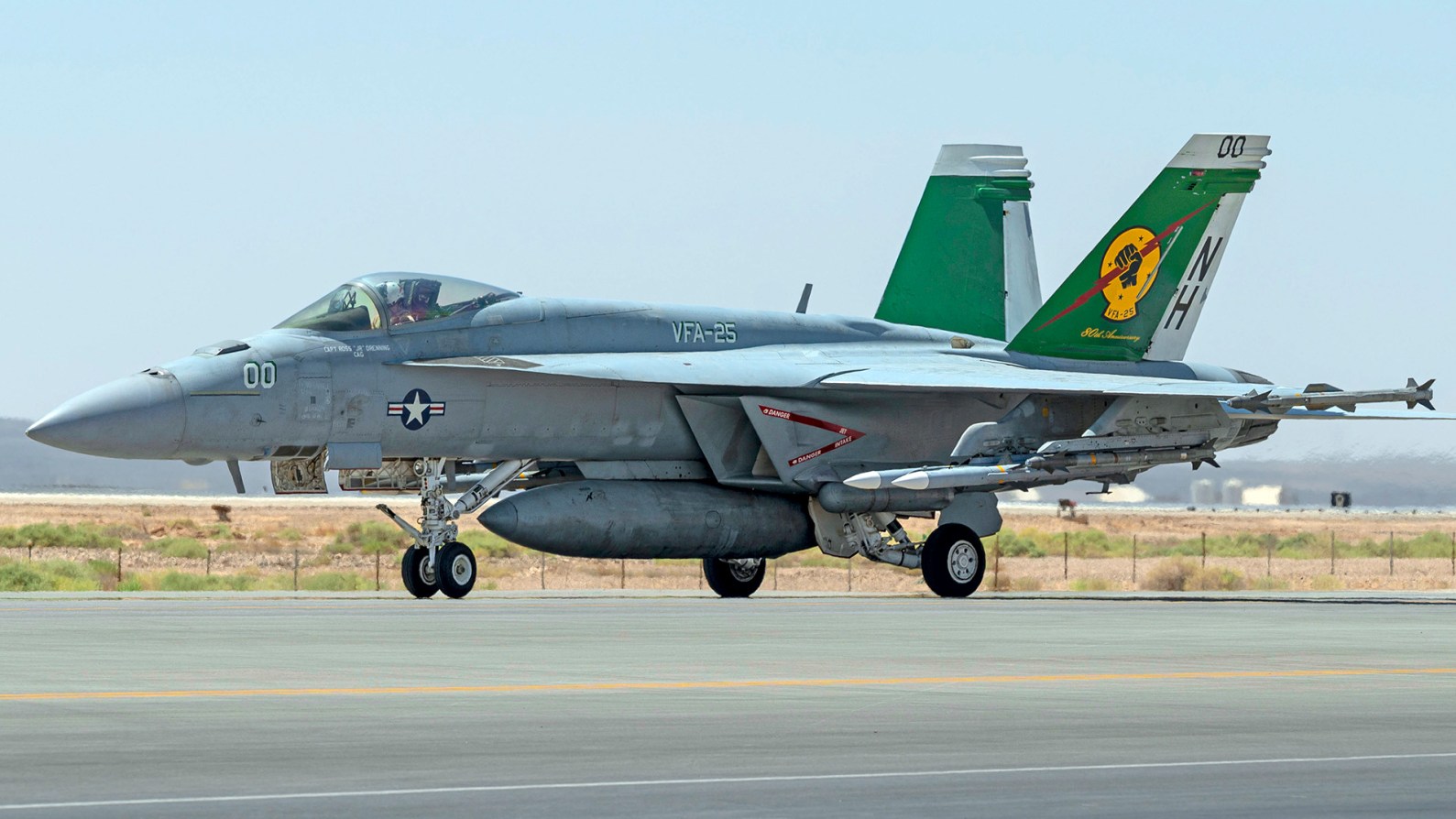 F/A-18E Super Hornets Fully Loaded With Air-To-Air Missiles Arrive In ...