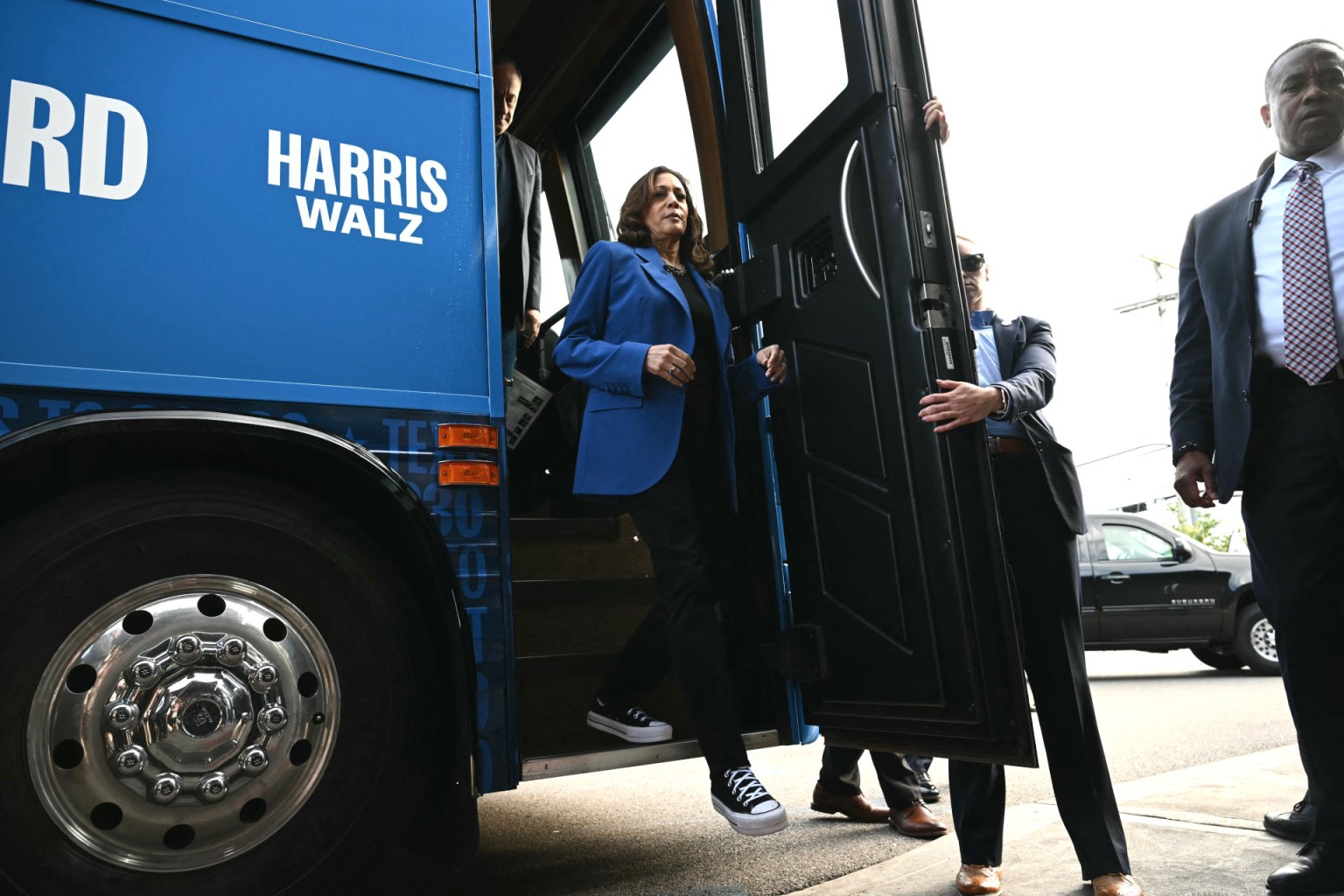 Secret Service's "Ground Force One" Presidential Armored Bus Emerges ...