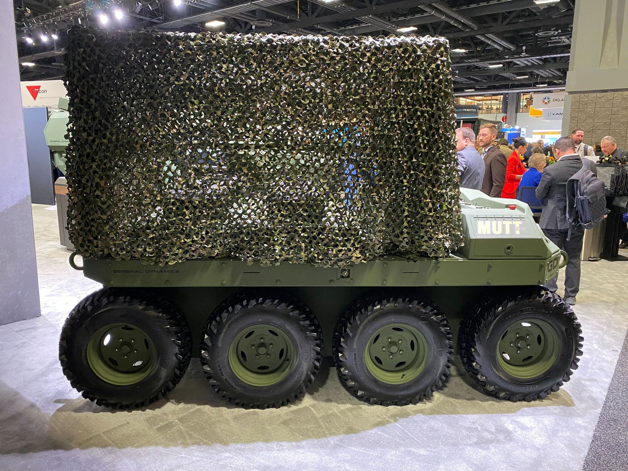 Command Center Stryker Teamed With Uncrewed Ground Vehicle 'Wingmen' A ...