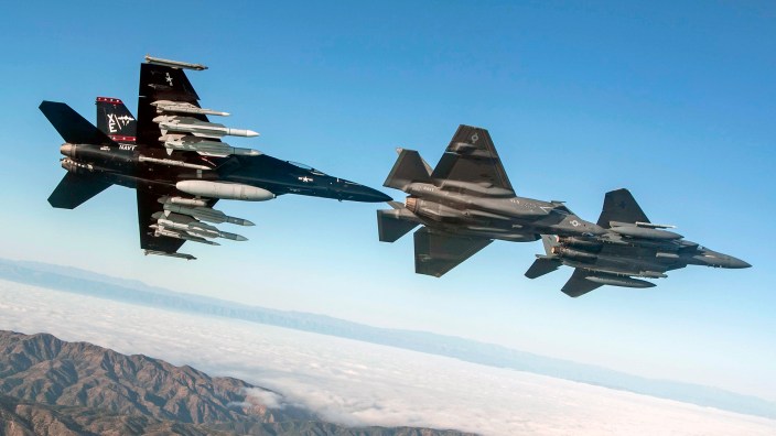 Navy Posts Its First AIM-174 Missile-Armed F/A-18F Super Hornet ...