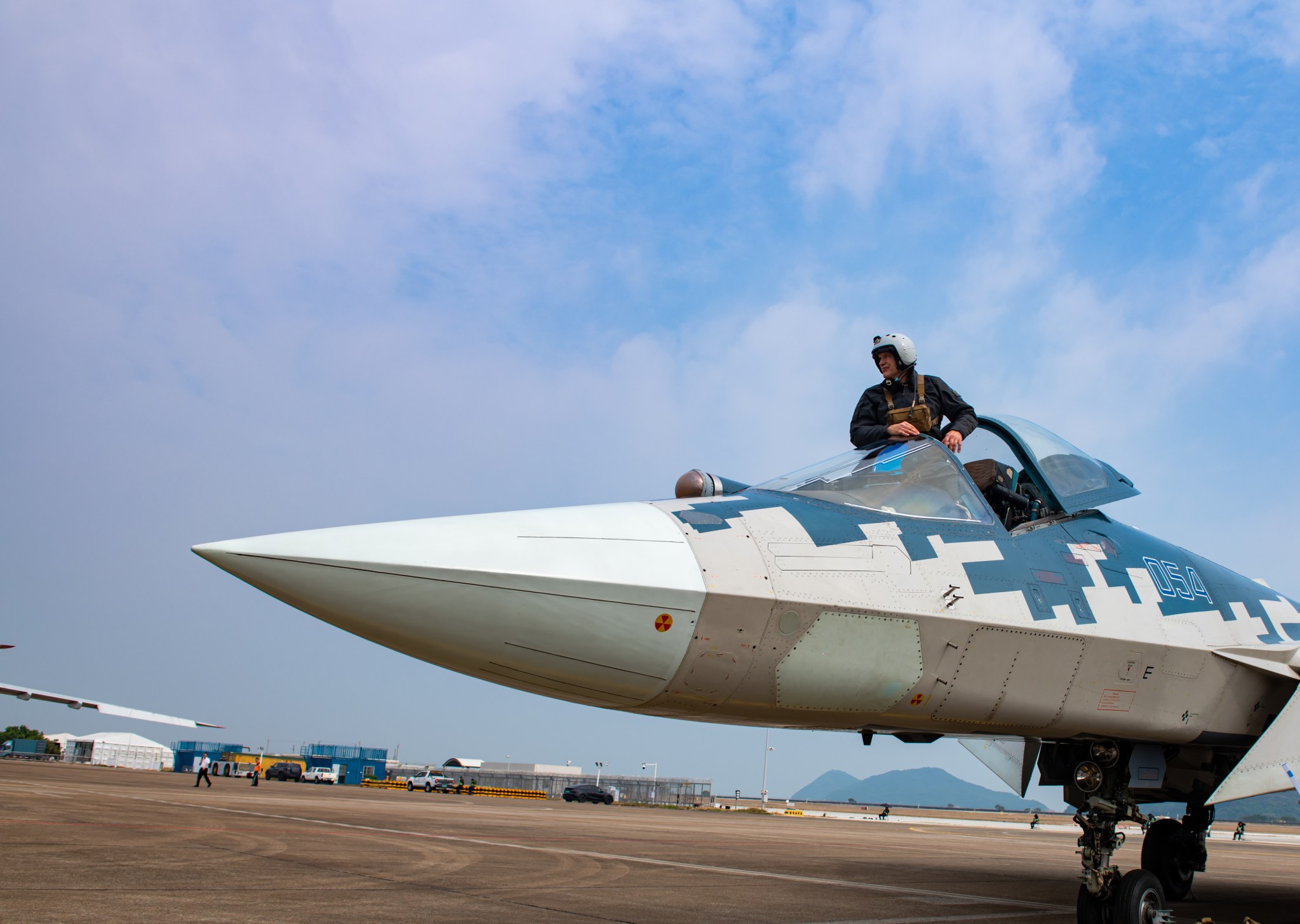 We Finally Get A Clear Look At The Su-57 Felon’s Side Weapons Bays