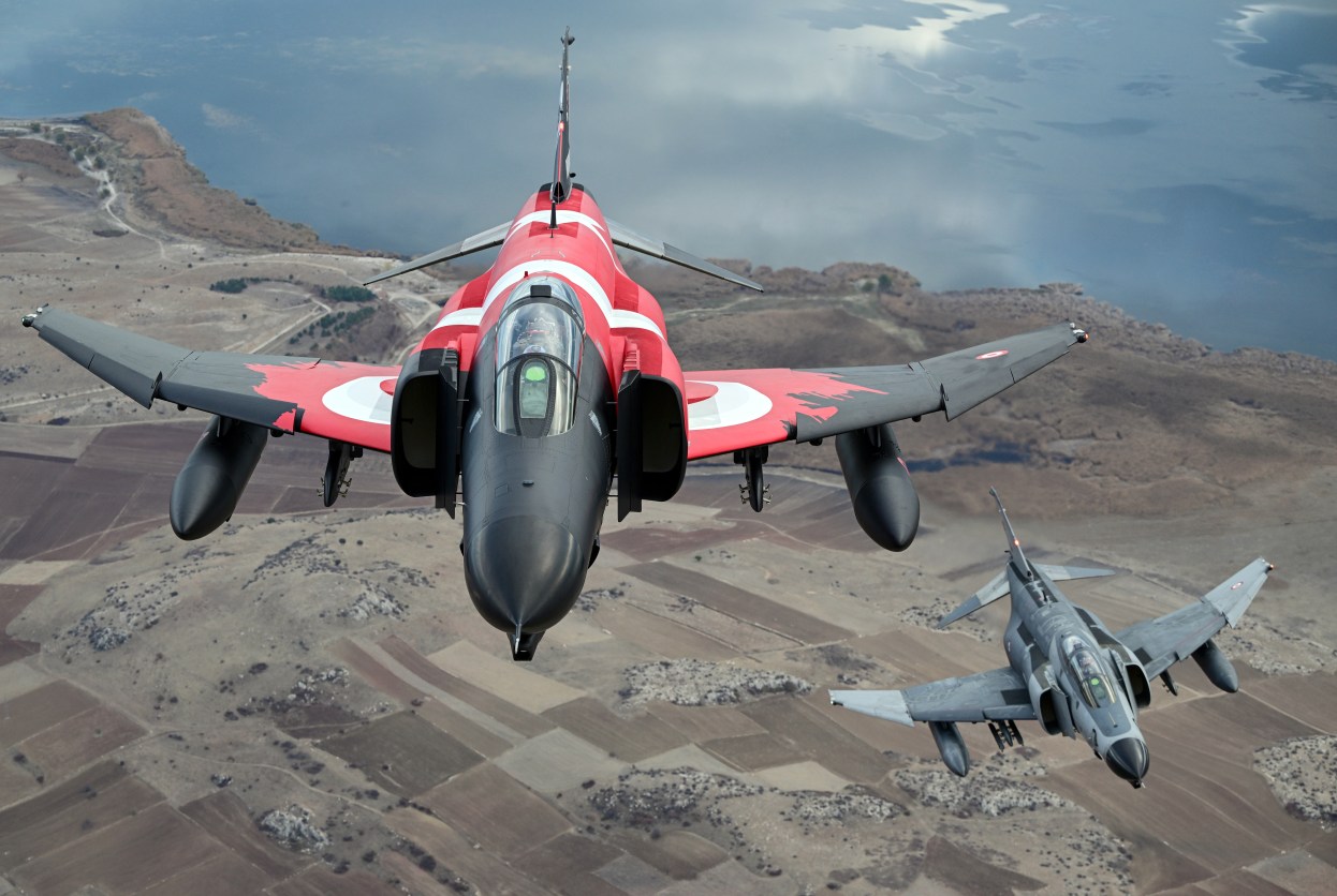 F-4 Phantoms Tear Through Turkey To Mark 50 Years Of Service
