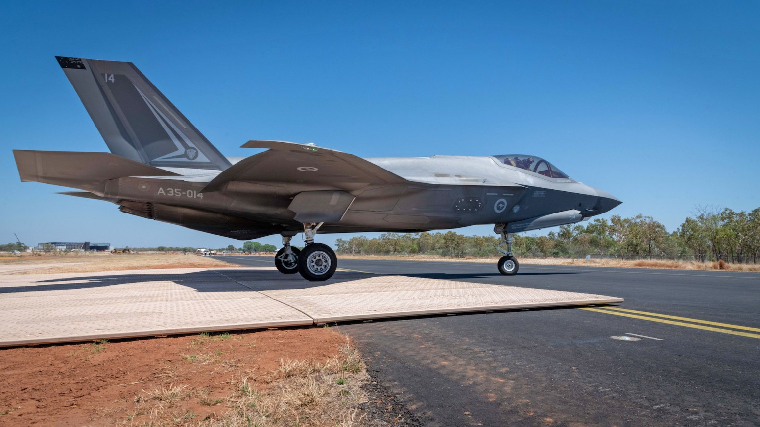 Australian F-35 Tests Expeditionary Base Concept