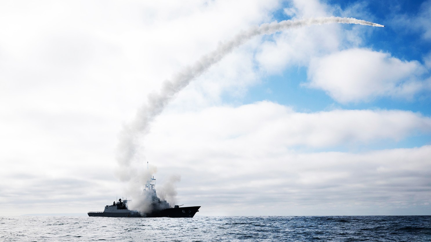 Australian Navy Fires Tomahawk Cruise Missile For The First Time