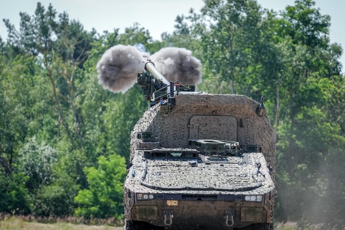 Ukraine Gets First RCH 155 Wheeled Howitzer, Boxer Fighting Vehicles ...