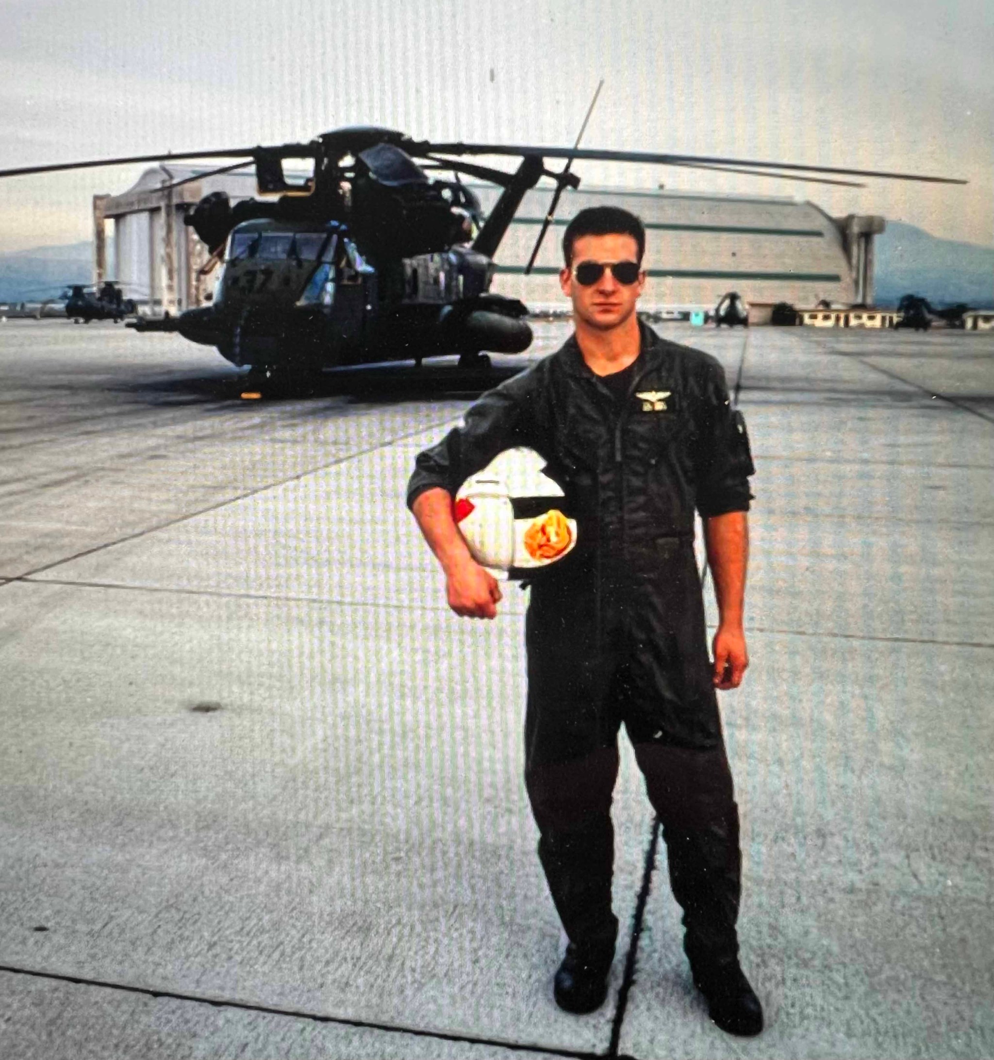 Ex-Military Helicopter Pilots Explain The Challenges Of Flying Over The ...