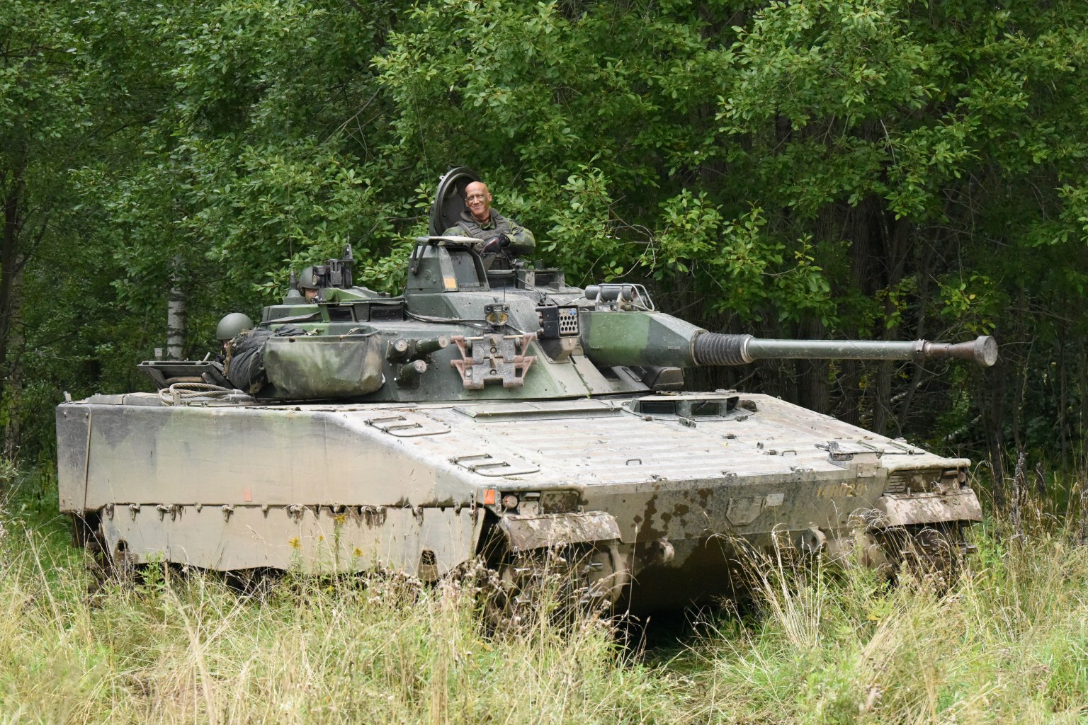 Sweden Buys More Leopard 2 Tanks As Part Of Major Defense Build-Up
