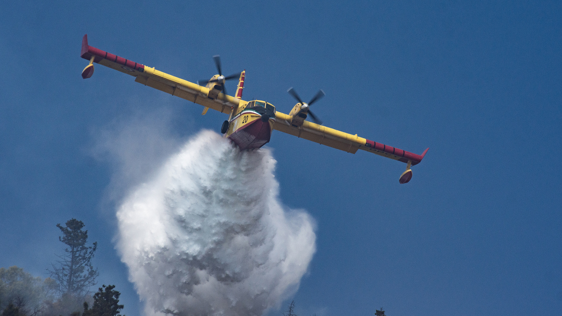 Two More CL-415 Super Scoopers On The Way To Fight Palisades Fire After ...
